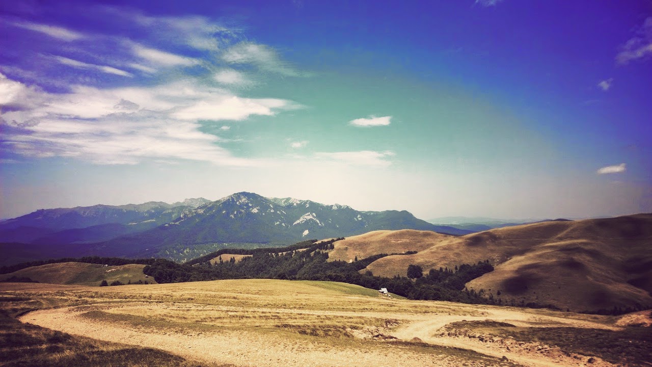 Traseu auto prin Pasul Tabla Butii - Muntii Tataru (1.340 m ...
